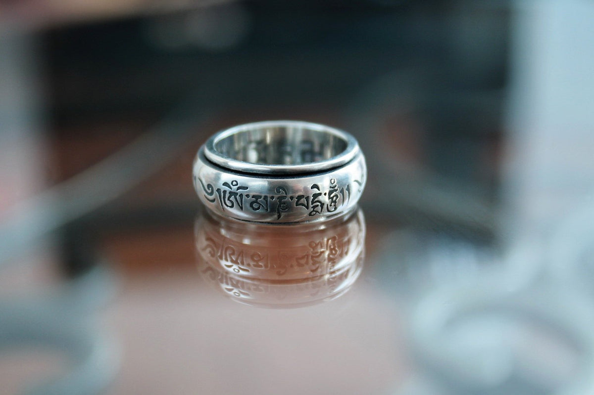 Om Mani Padme Hum Ring / Glow in the Dark / Silver Spinner Wheel Praye ...